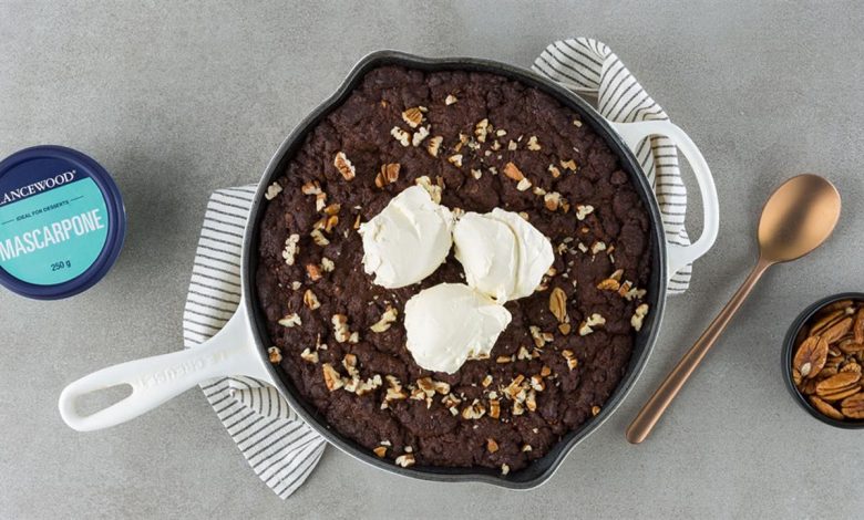 Sunday Spoil: Chocolate and pecan nut skillet cookie | World Chocolate ...